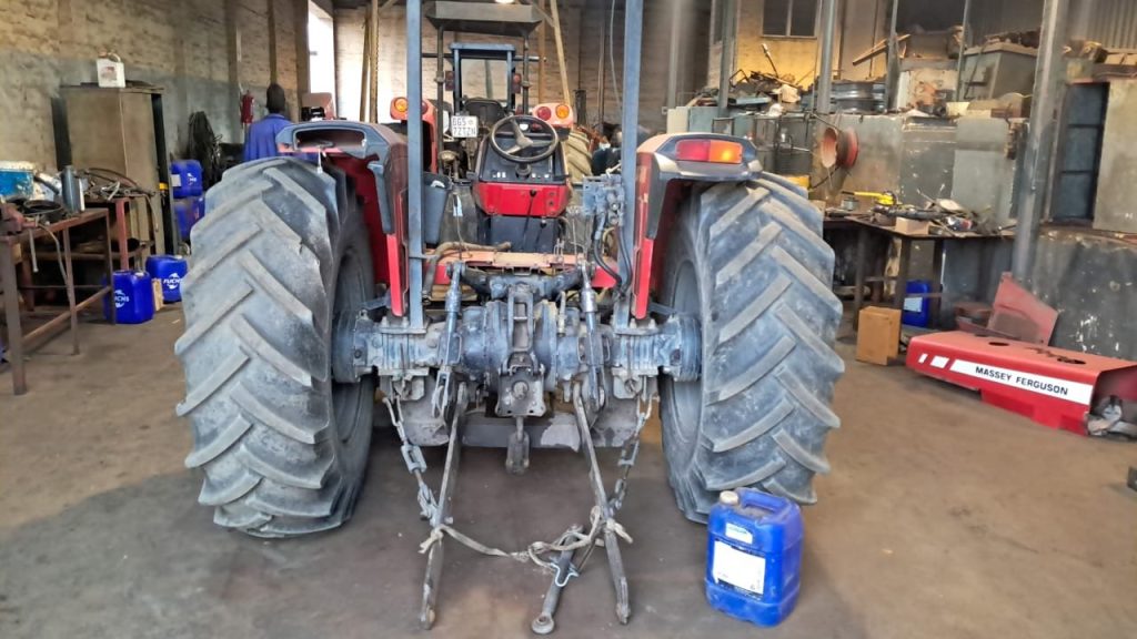 Massey ferguson 440 4×4 tractor – Borgy's Farm Stuff